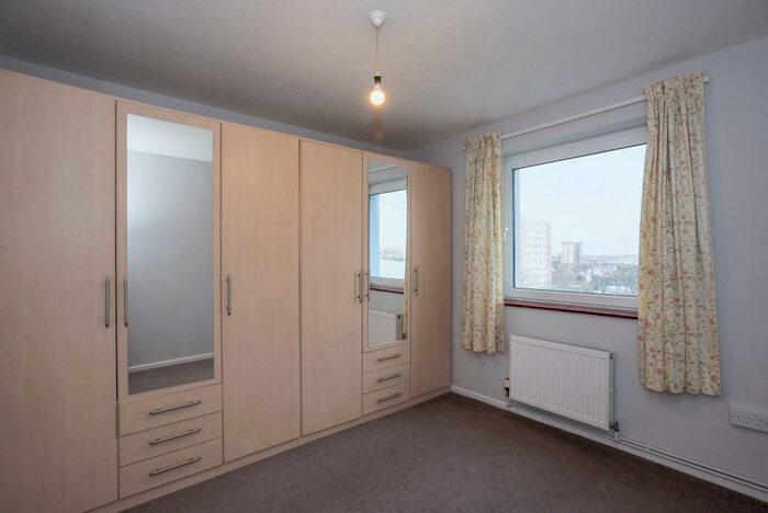 2 Bedroom Flat To Rent In Seaward Towers, Trinity Green, Gosport, PO12