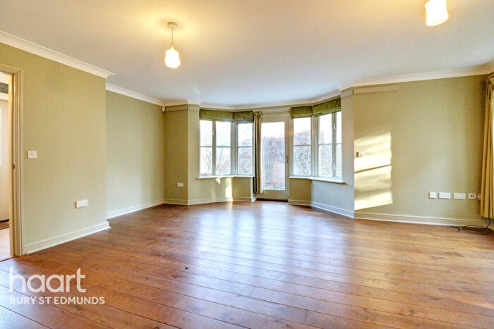 3 Bedroom End Of Terrace House For Sale In Cherry Tree Close, Bury St ...