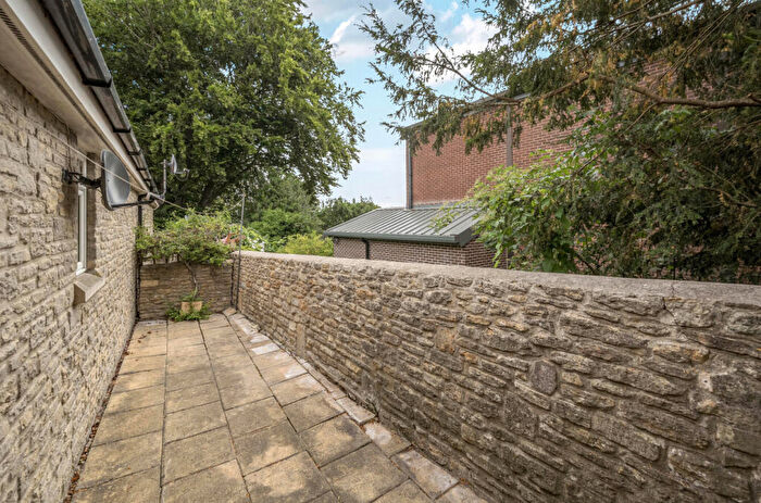 2 Bedroom Bungalow For Sale In Vallis Road, Frome, BA11