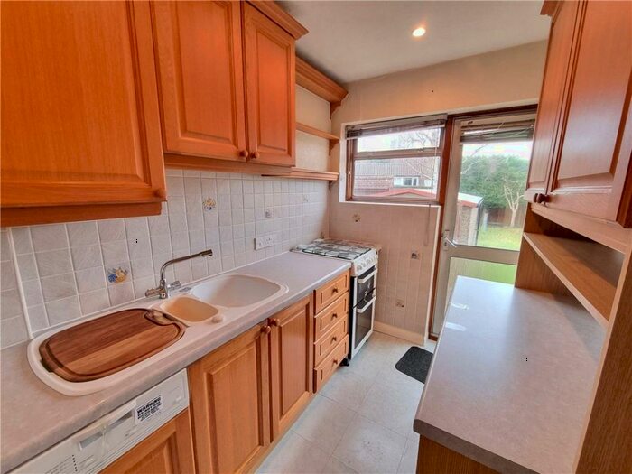 3 Bedroom Semi Detached House For Sale In Bassetts Way, Farnborough ...
