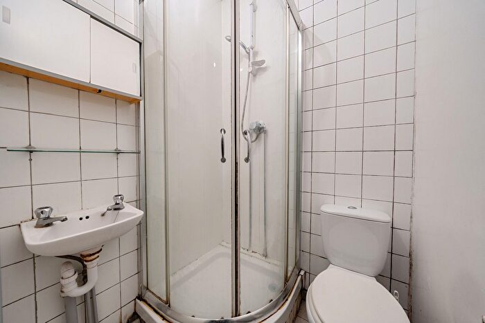 3 Bedroom Terraced House For Sale In Doggett Road, Catford, London, SE6