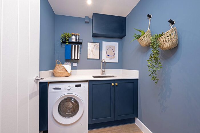 3 Bedroom Detached House For Sale In "The Spruce" At Reeves Road ...