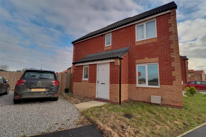 2 Bedroom Semi-Detached House To Rent In Bromby Grove, Hull, HU6