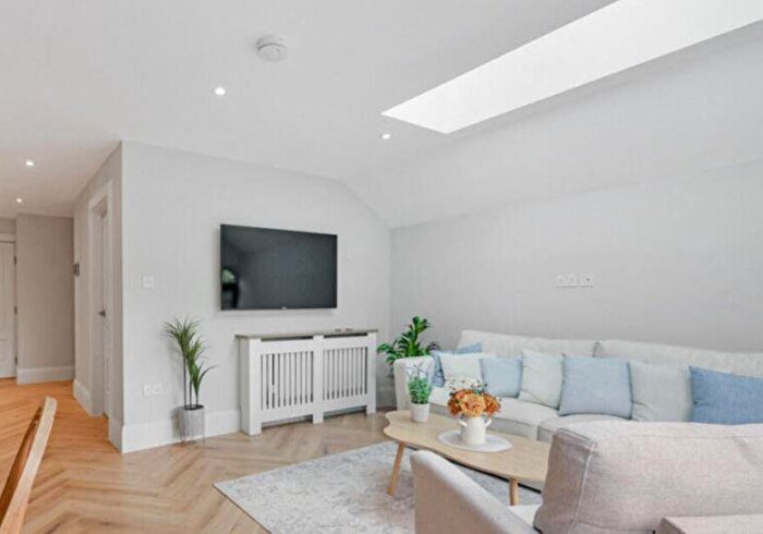 10 Bedroom Terraced House For Sale In Brooke Road, Hackney, London, N16