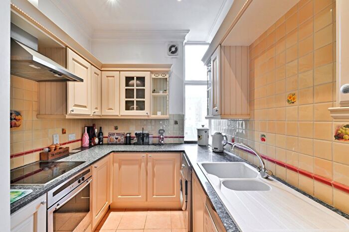 2 Bedroom Flat For Sale In Queen's Gate Gardens, London, SW7
