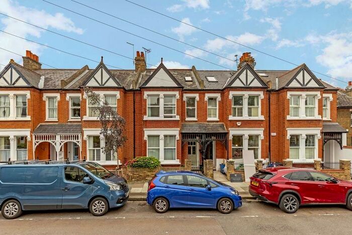 Houses for sale & to rent in SW14 7NG, St Leonards Road, East Sheen London