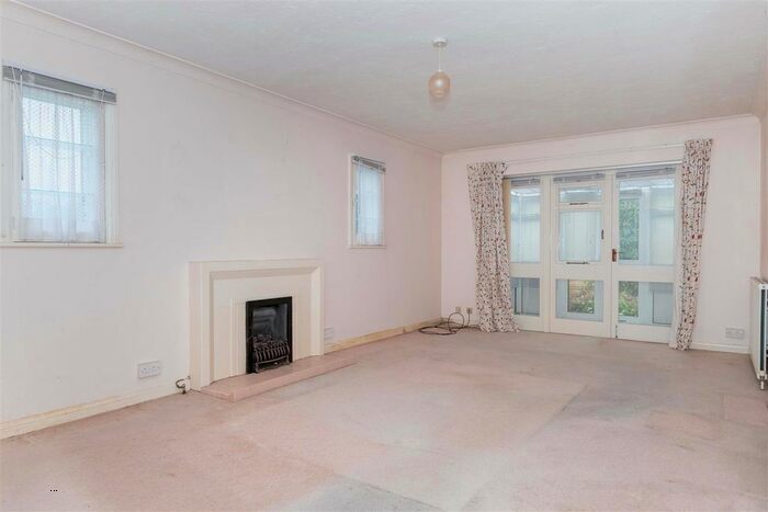 2 Bedroom Detached Bungalow For Sale In Parry Drive, Rustington ...