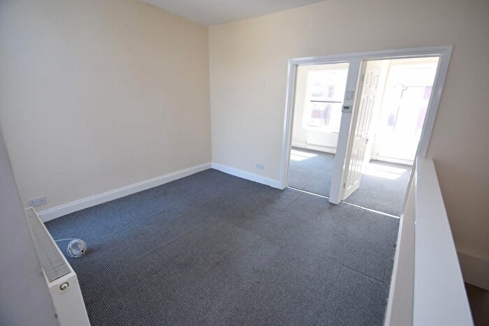 2 Bedroom Flat To Rent In Dursley Road, Eastbourne, BN22