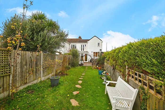 3 Bedroom Semi-Detached House For Sale In London Road, Maidstone, Kent ...