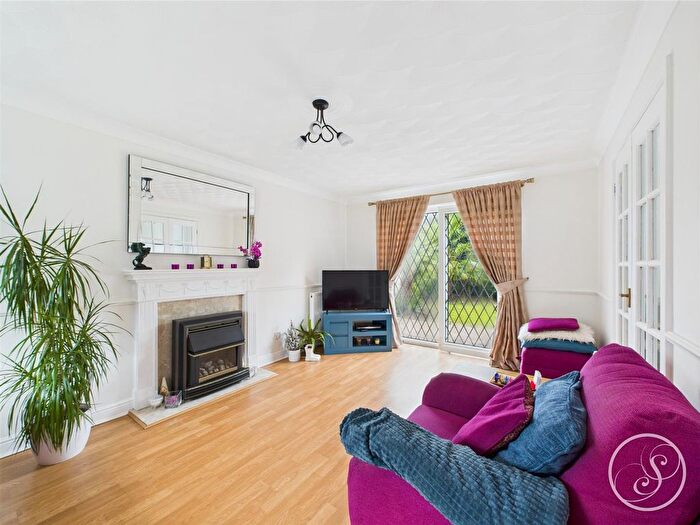 3 Bedroom Detached House For Sale In Kirkfield View, Leeds, LS15