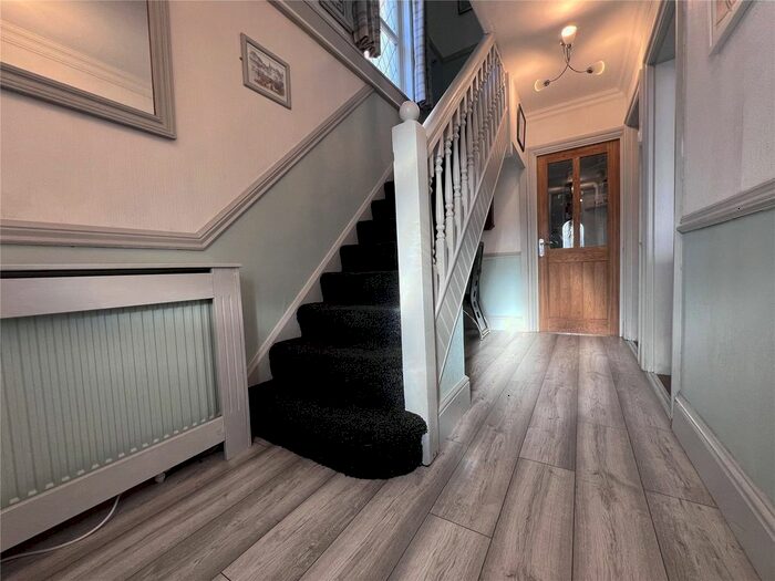 4 Bedroom Detached House For Sale In London Road, Benham Hill, Thatcham ...