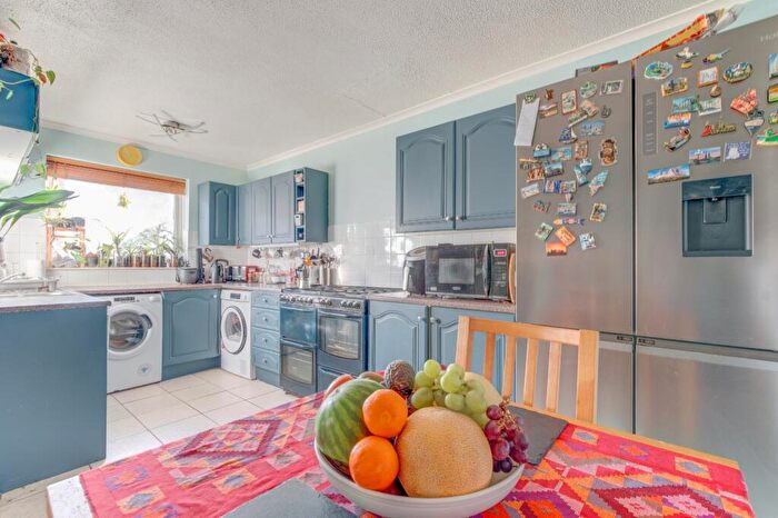3 Bedroom Terraced House For Sale In Loxley Close, Church Hill South ...