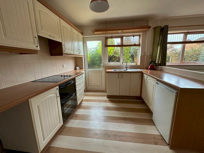 3 Bedroom Semi-Detached House To Rent In Central Avenue, Wesham, PR4