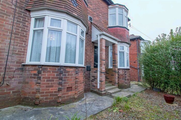 2 Bedroom Flat For Sale In Stamfordham Road, Newcastle Upon Tyne, NE5