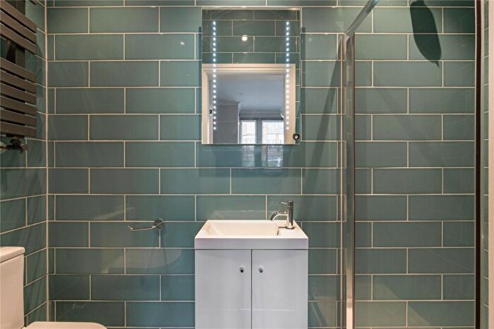 2 Bedroom Apartment For Sale In Cavendish Road, Clapham South, SW12