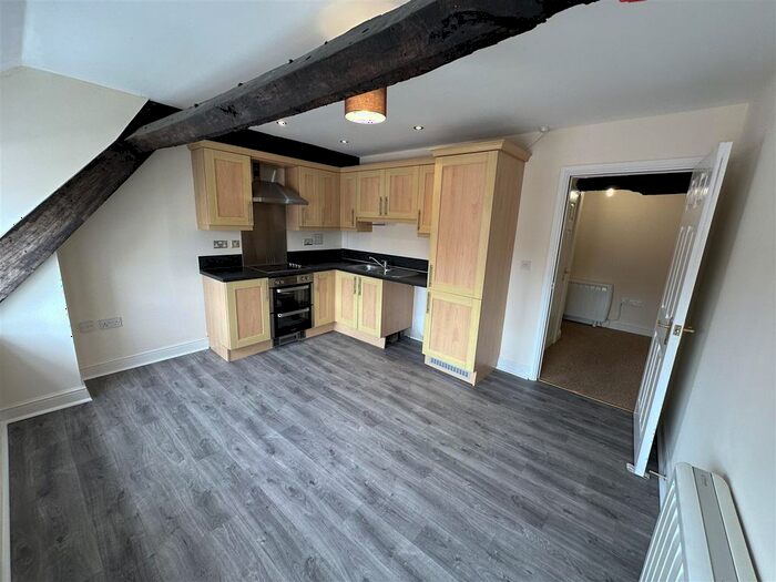 1 Bedroom Flat To Rent In Stokes Mews, Newent, GL18