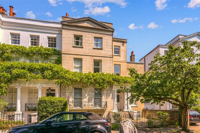 2 Bedroom Flat For Sale In St. Peters Square, London, W6