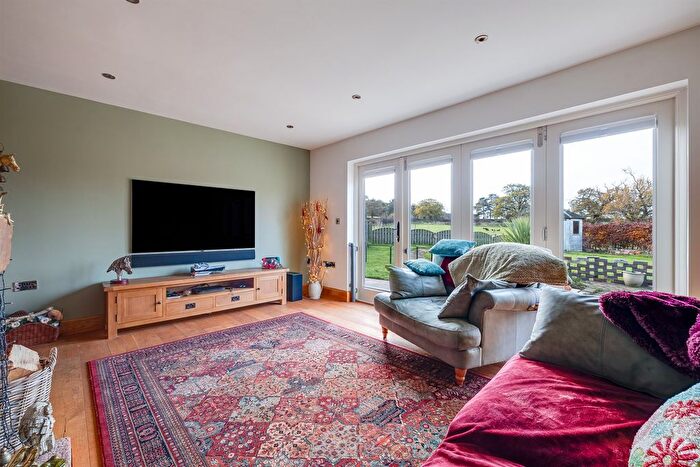 2 Bedroom Barn Conversion For Sale In Gate House Barns, Kidnal, Malpas ...