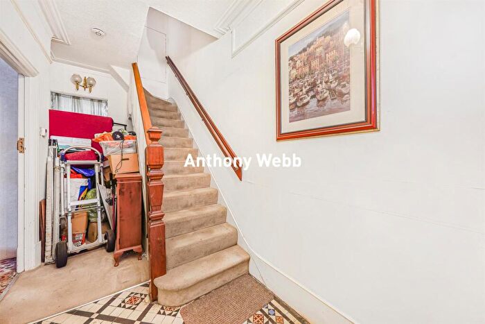 4 Bedroom Terraced House For Sale In The Crest, Palmers Green, N13