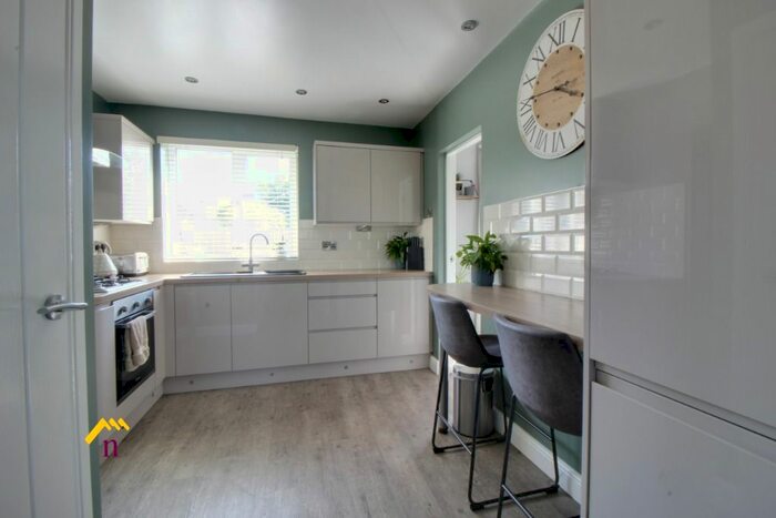 3 Bedroom Semi-Detached House For Sale In Hawthorne Road, Thorne ...