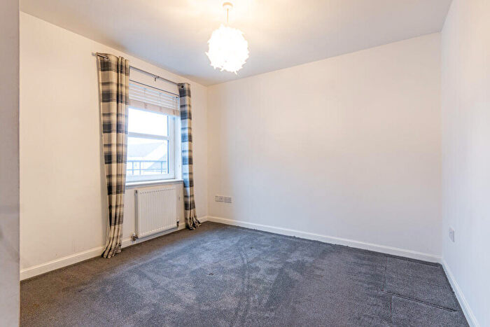 2 Bedroom Flat To Rent In L – Bughtlin Market, Edinburgh, EH12