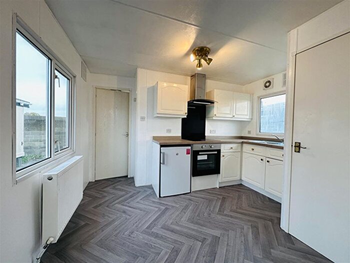 2 Bedroom Park Home For Sale In Greenacres Mobile Home Park, Flaxley ...