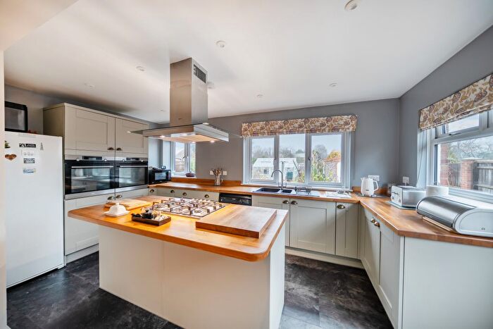 2 Bedroom Detached Bungalow For Sale In Blenheim Orchard, East Hanney ...