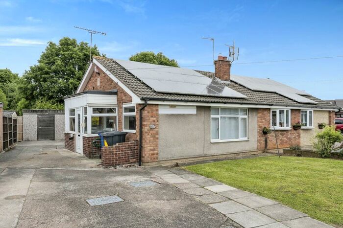 2 Bedroom Bungalow For Sale In Deansfield Close, Armthorpe, Doncaster ...