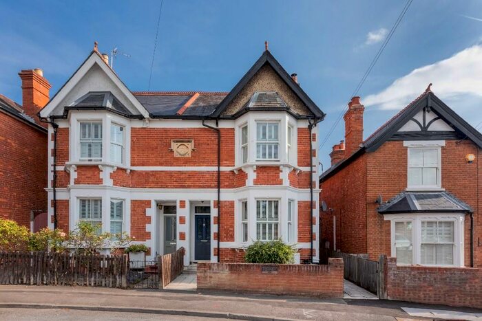 Houses for sale & to rent in SL5 7FS, Spinney Close, Ascot And ...