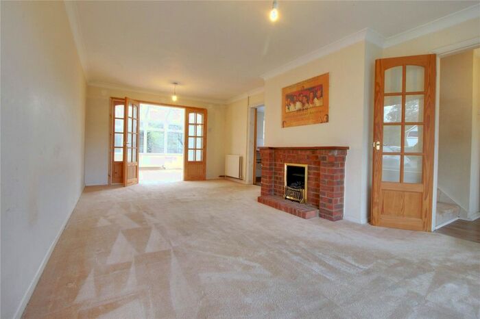 4 Bedroom Semi-Detached House For Sale In Hollytree Gardens, Frimley ...