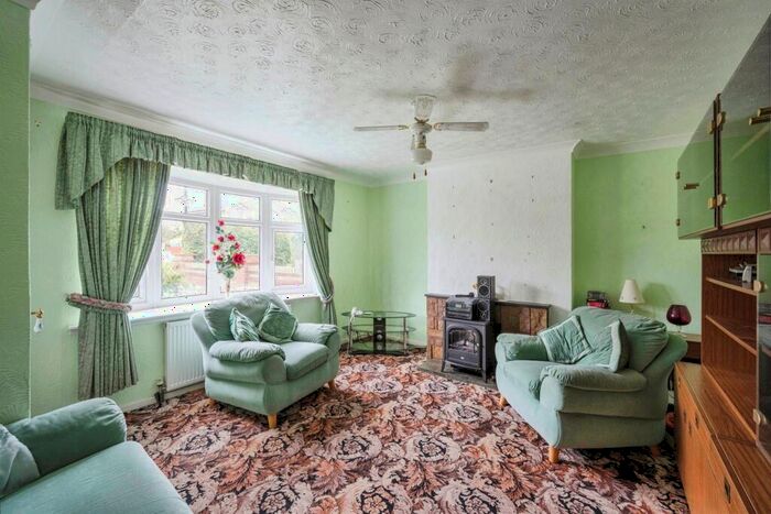 3 Bedroom Semi-Detached House For Sale In Birchwood Close, Thorne ...