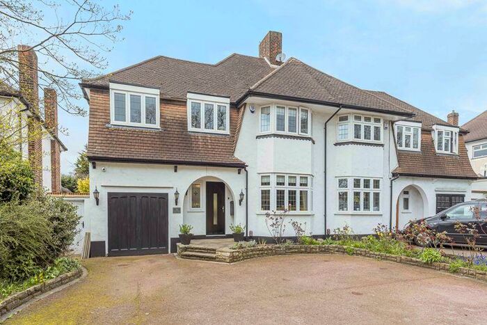 4 Bedroom Semi Detached House For Sale In Riefield Road, Eltham, SE9