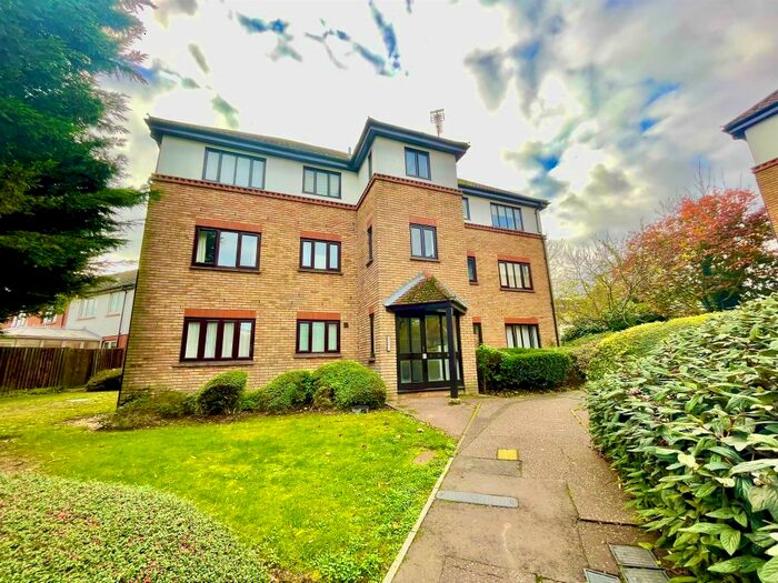 1 Bedroom Flat For Sale In Kerby Rise, Springfield, Chelmsford, CM2