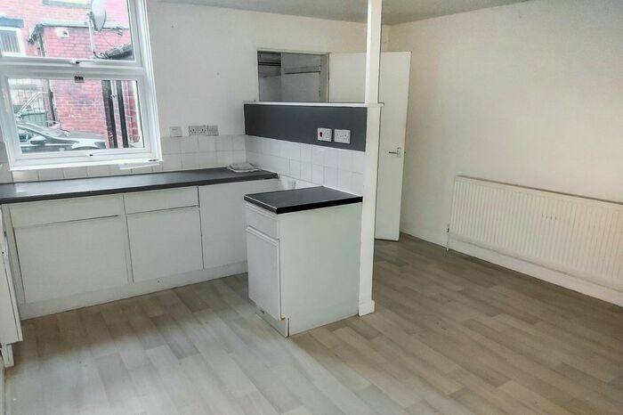 3 Bedroom Terraced House For Sale In Rossall Road, Leeds, LS8