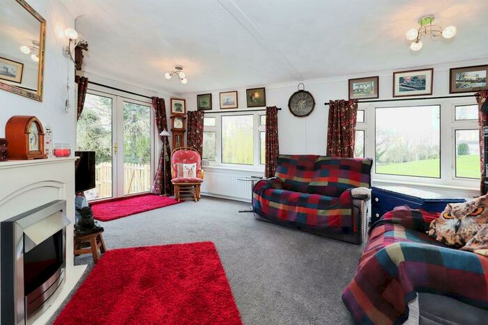 2 Bedroom Park Home For Sale In Austcliffe Road, Cookley, Kidderminster ...