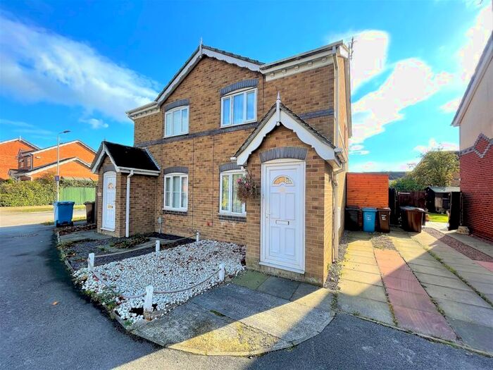 2 Bedroom Semi-Detached House For Sale In South Bridge Road, Hull, HU9