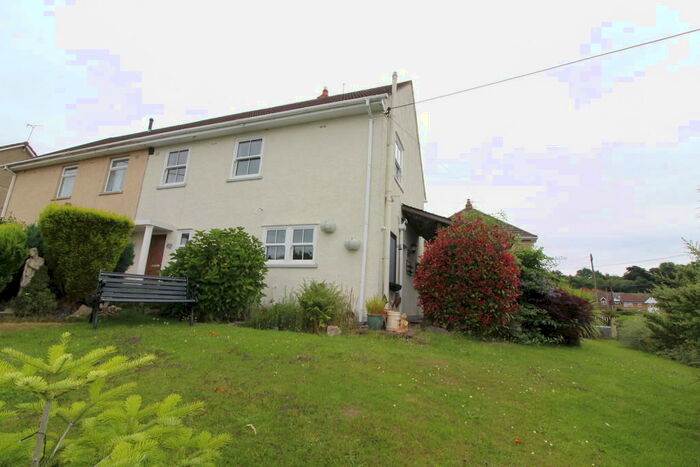 3 Bedroom Semi-Detached House For Sale In Farm Close, Oakdale, NP12