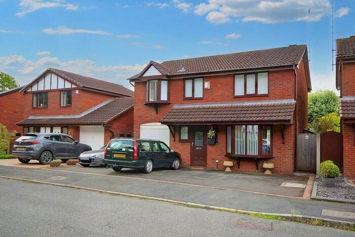 4 Bedroom Detached House For Sale In Shackleton Close, Old Hall ...