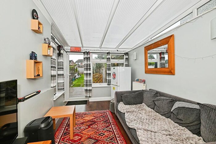 3 Bedroom Semi-Detached House For Sale In London Road, Maidstone, Kent ...