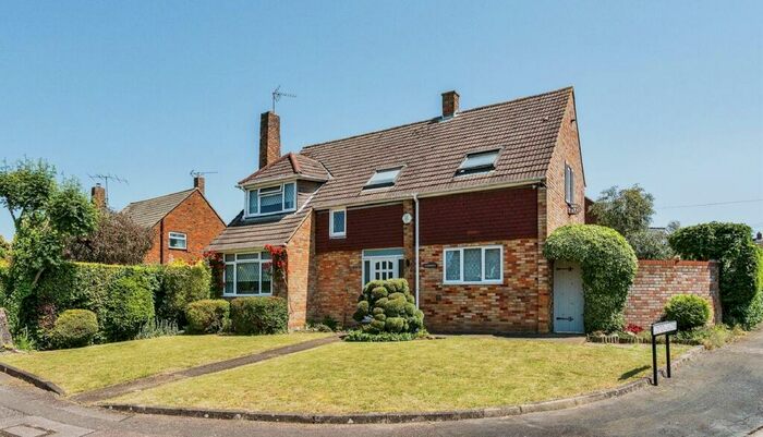 4 Bedroom Detached House For Sale In Farringford Close, St. Albans, AL2