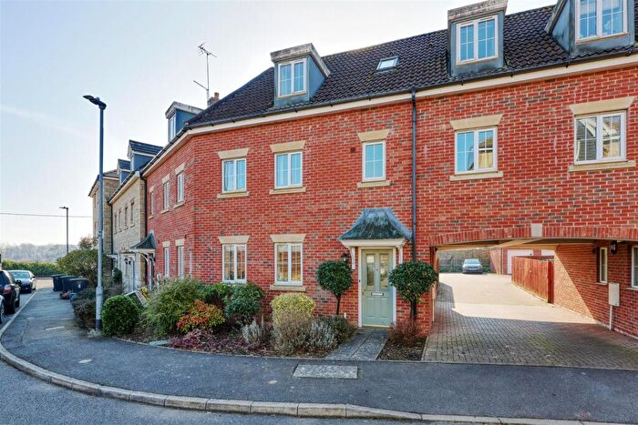 Houses for sale in Oundle, PE8, North Northamptonshire