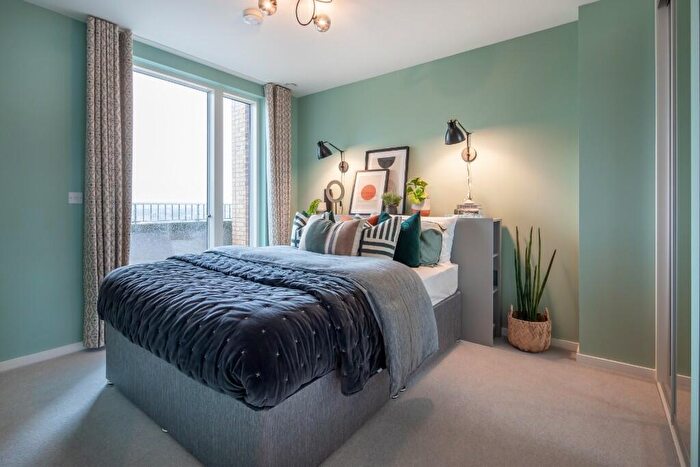 Houses for sale to rent in N18 3BF Banksia Road Edmonton Green London