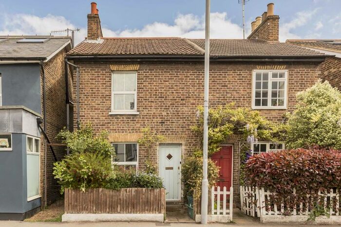 Houses for sale in Kingston upon Thames, Greater London