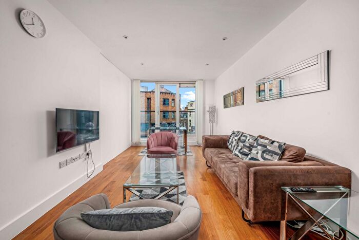 2 Bedroom Flat For Sale In Praed Street, London, W2