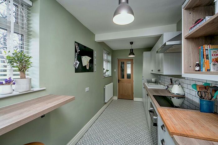 3 Bedroom Semi-Detached House For Sale In The Close, Greenfield ...