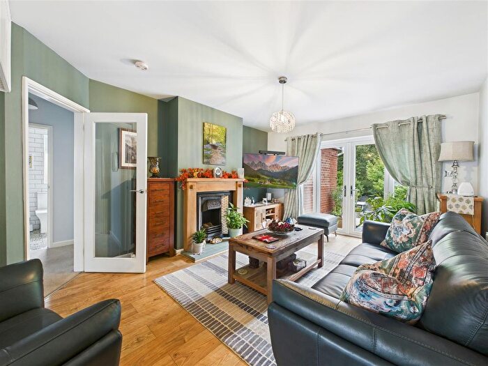 3 Bedroom Bungalow For Sale In Stonelow Road, Dronfield, S18