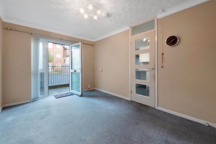 2 Bedroom Flat For Sale In Wentloog Court, Wentloog Road, Rumney ...