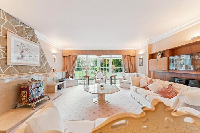 5 Bedroom Detached House For Sale In Sharon House, The Lane, Dullatur, G68