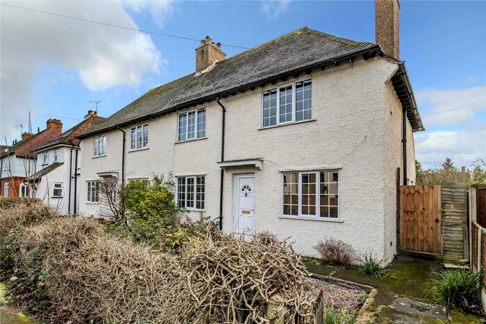 2 Bedroom Semi-Detached House For Sale In Old Farm Road, Guildford ...