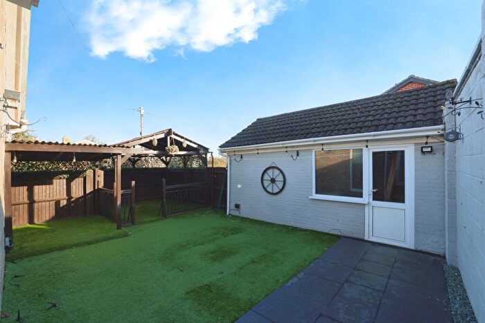 3 Bedroom Detached Bungalow For Sale In Wyndham Lane, Allington ...